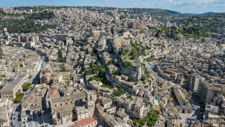 Modica (Sycylia) - piękna włoska perełka znana z czekolady | Antek w ...